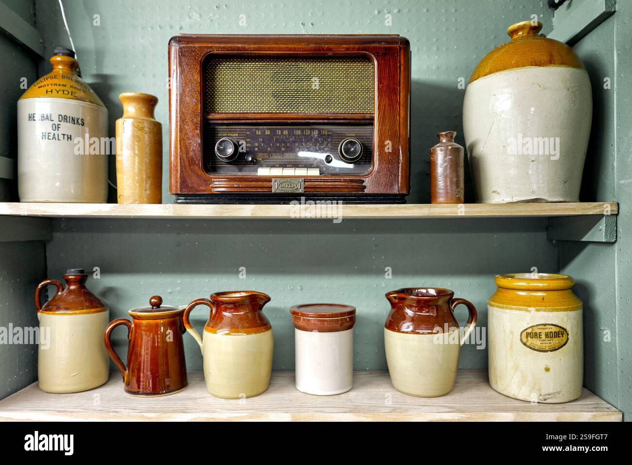 Vintage kitchen items hi-res stock photography and images - Alamy