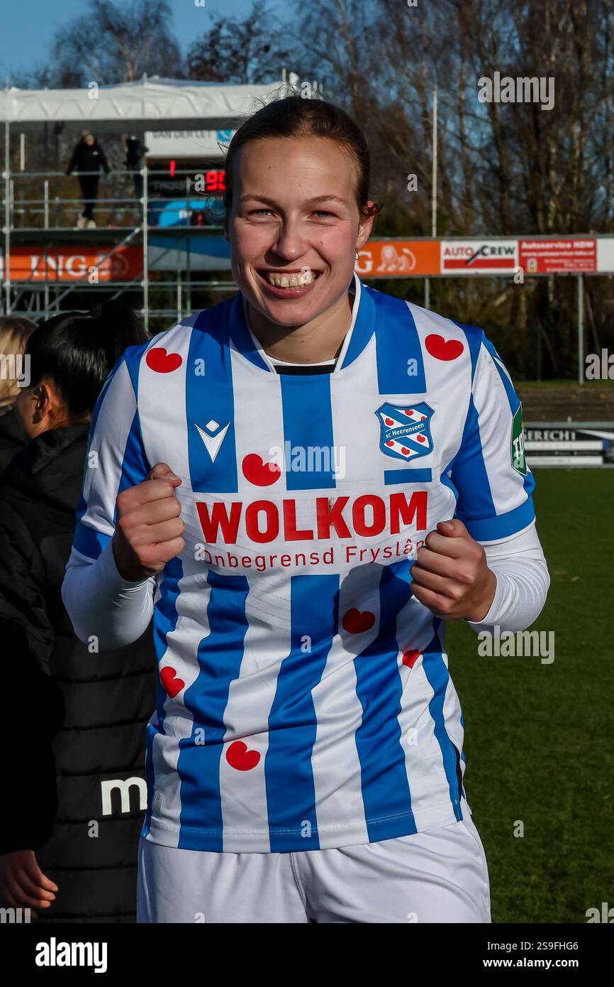 HEERENVEEN, NETHERLANDS - JANUARY 26: Evi Maatman of sc Heerenveen ...