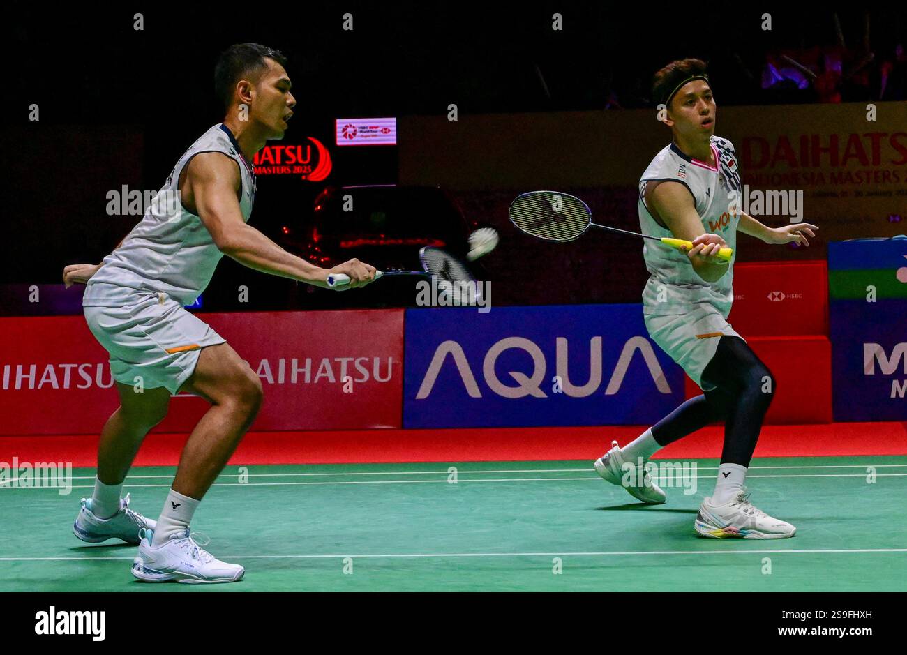 (250126) -- JAKARTA, Jan. 26, 2025 (Xinhua) -- Fajar Alfian (L)/Muhammad Rian Ardianto compete ...
