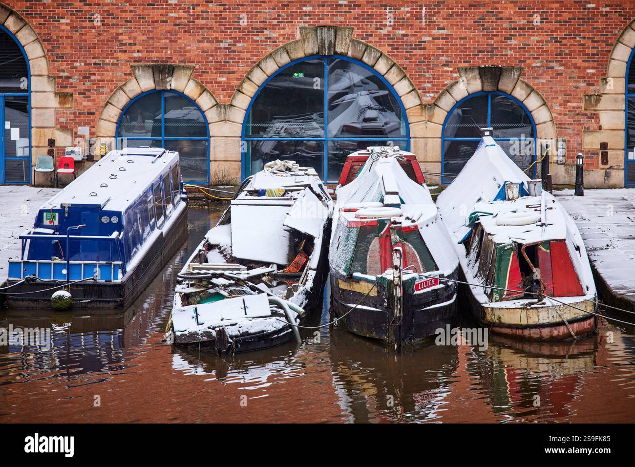 Portland Basin Museum entrance Ashton-under-Lyne Stock Photo - Alamy