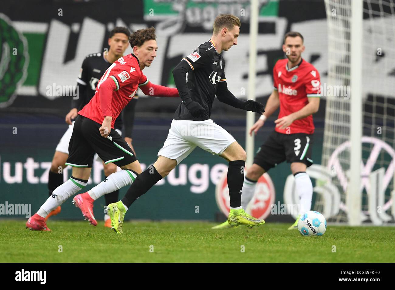 26 January 2025, Lower Saxony, Hanover: Soccer: Bundesliga 2, Hannover ...