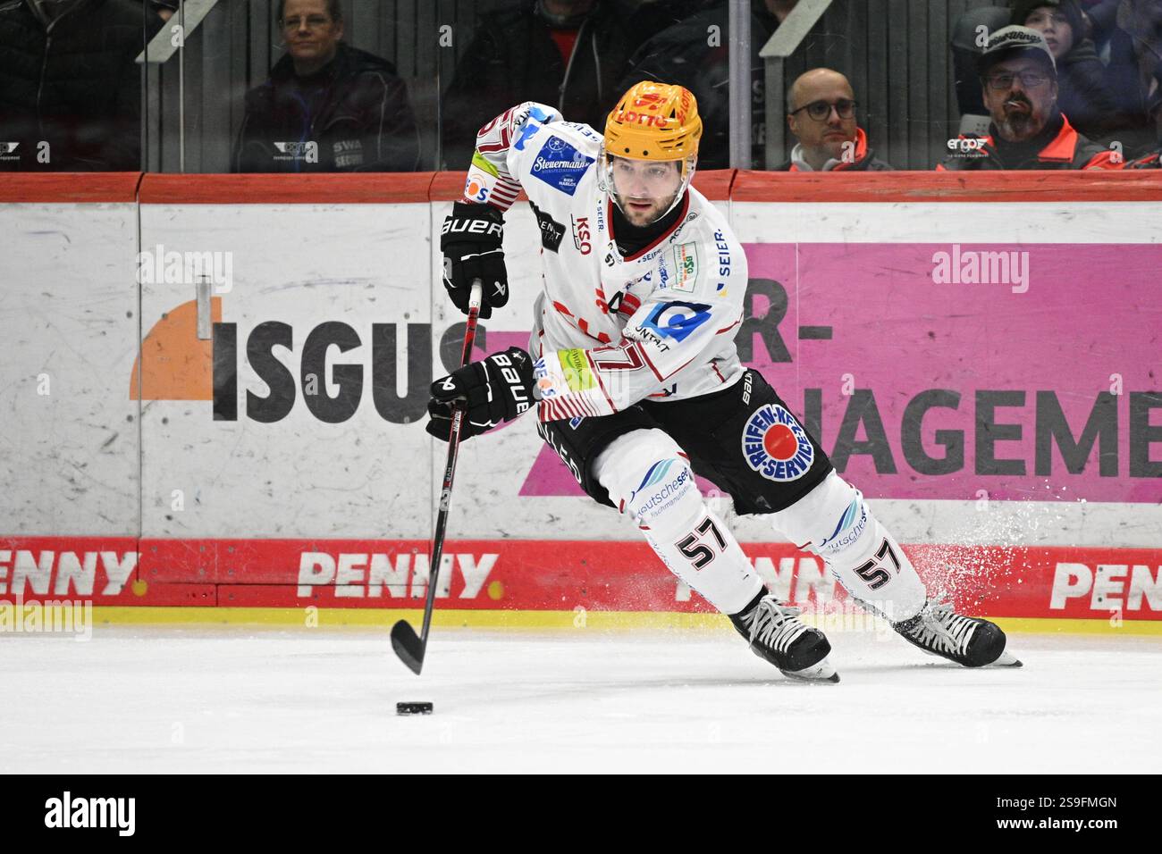Alex Friesen (Pinguins Bremerhaven #57) Schwenninger Wild Wings gegen ...