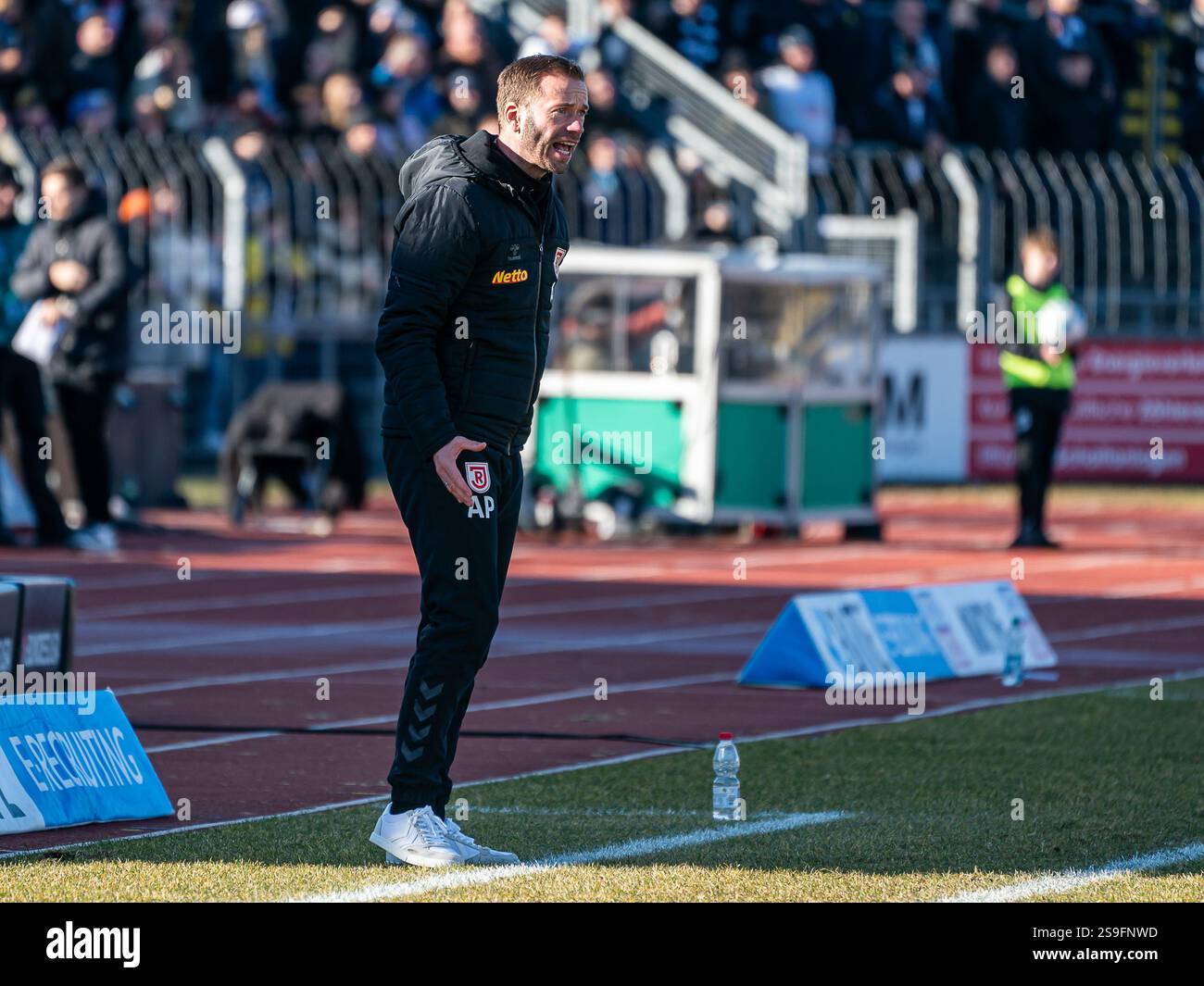 Andreas Patz, Cheftrainer (SSV Jahn Regensburg) lautstark, GER, SSV Ulm ...