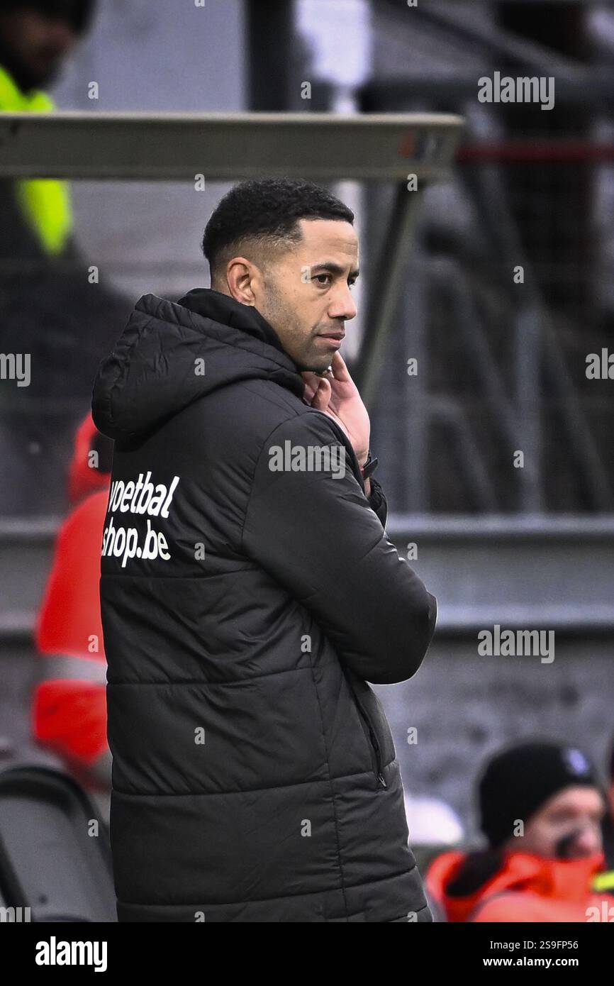 Lommel's head coach Ryan Garry pictured during a soccer match between ...