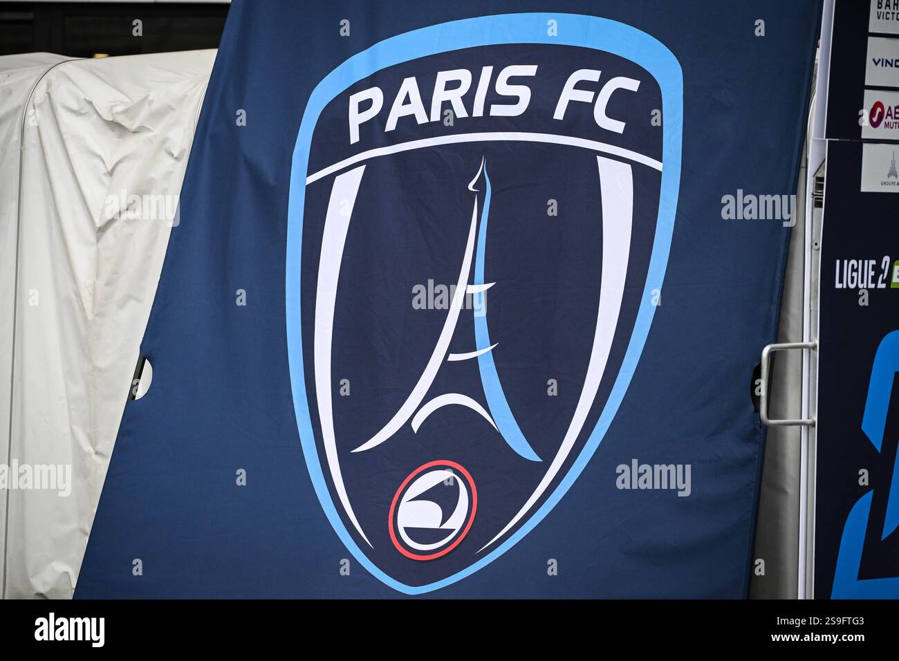 Illustration of the official flag of Paris FC during the French ...