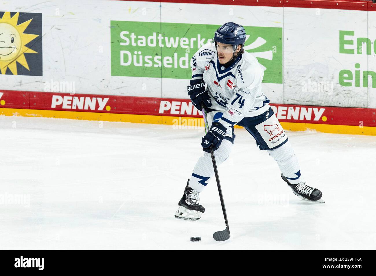 St. Denis Travis (Straubing Tigers, 74) Deutsche Eishockey-Liga: D ...