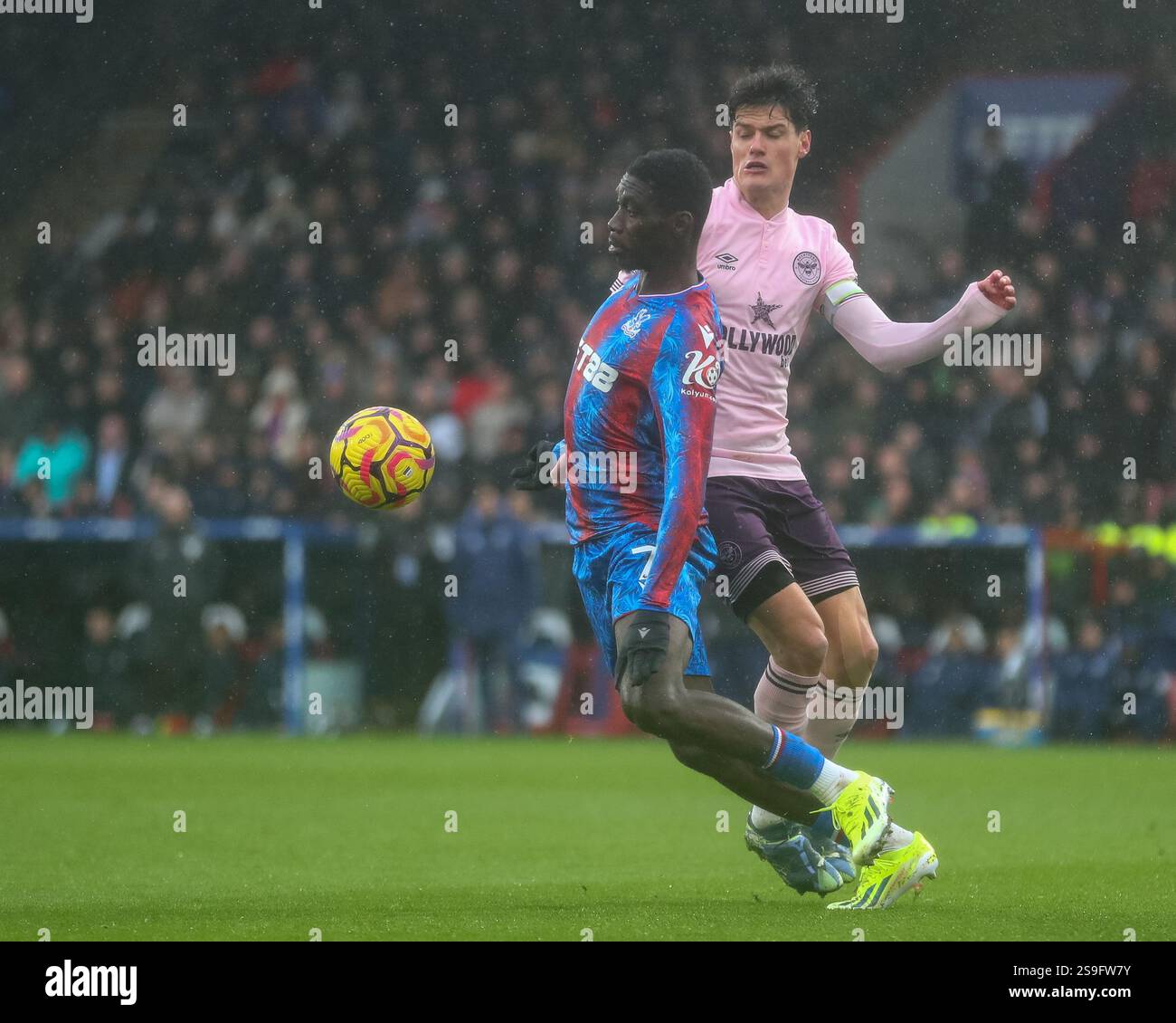 Ismaïla Sarr of Crystal Palace controls the ball during the Premier ...