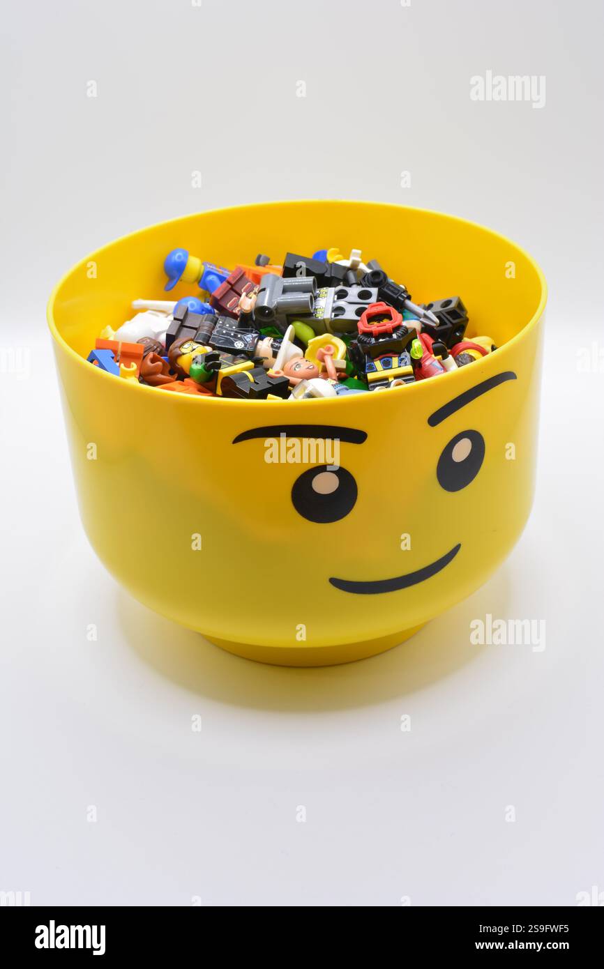 Lego head hi-res stock photography and images - Alamy