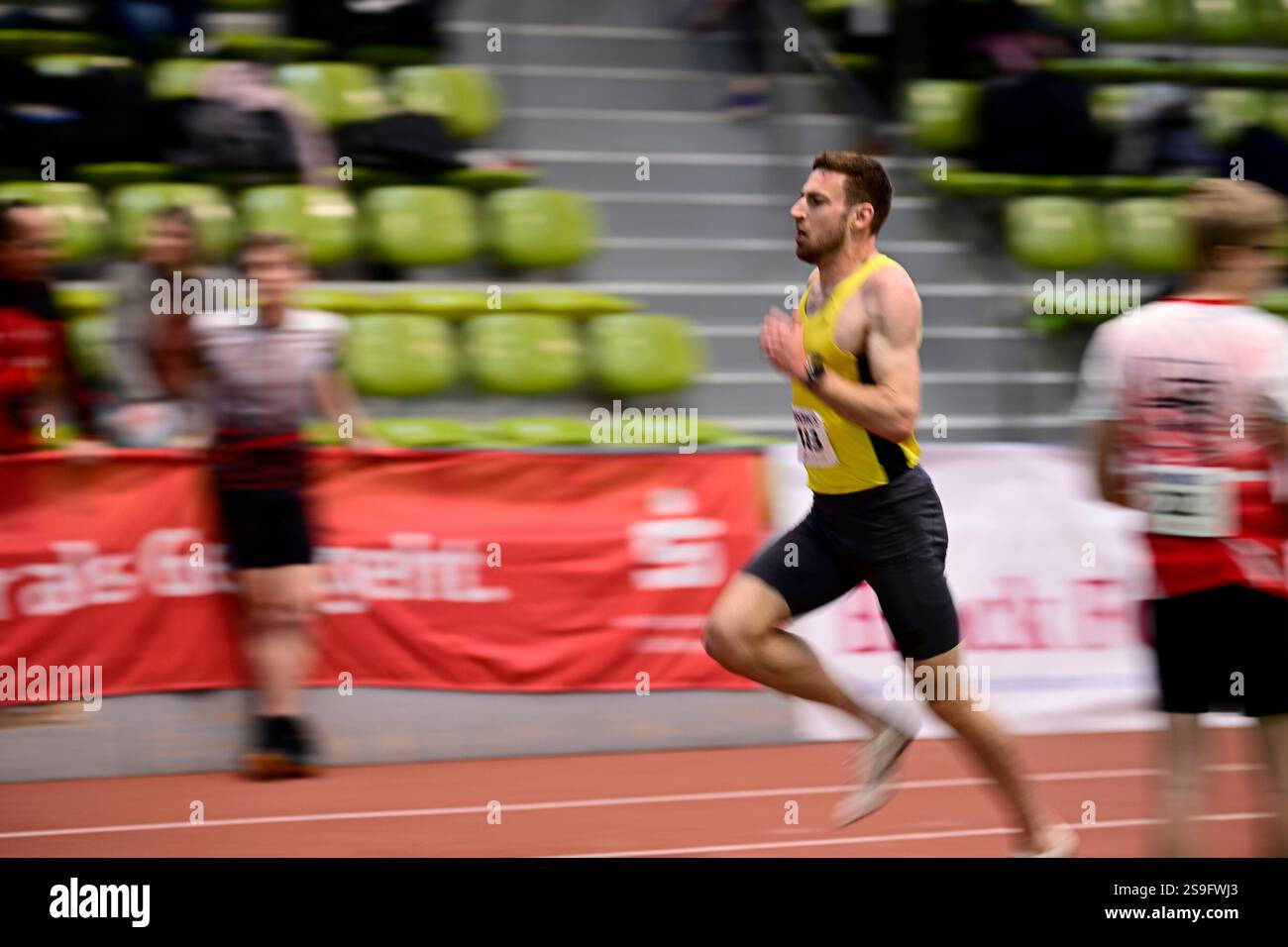 3000m Lauf, Mergenthaler Jens LG farbtex Nordschwarzwald BW Leichtathletik Hallen-Finals Aktive ...