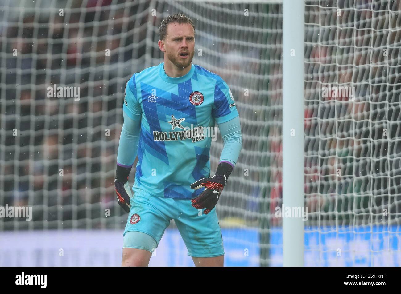 Mark Flekken of Brentford during the Premier League match Crystal ...