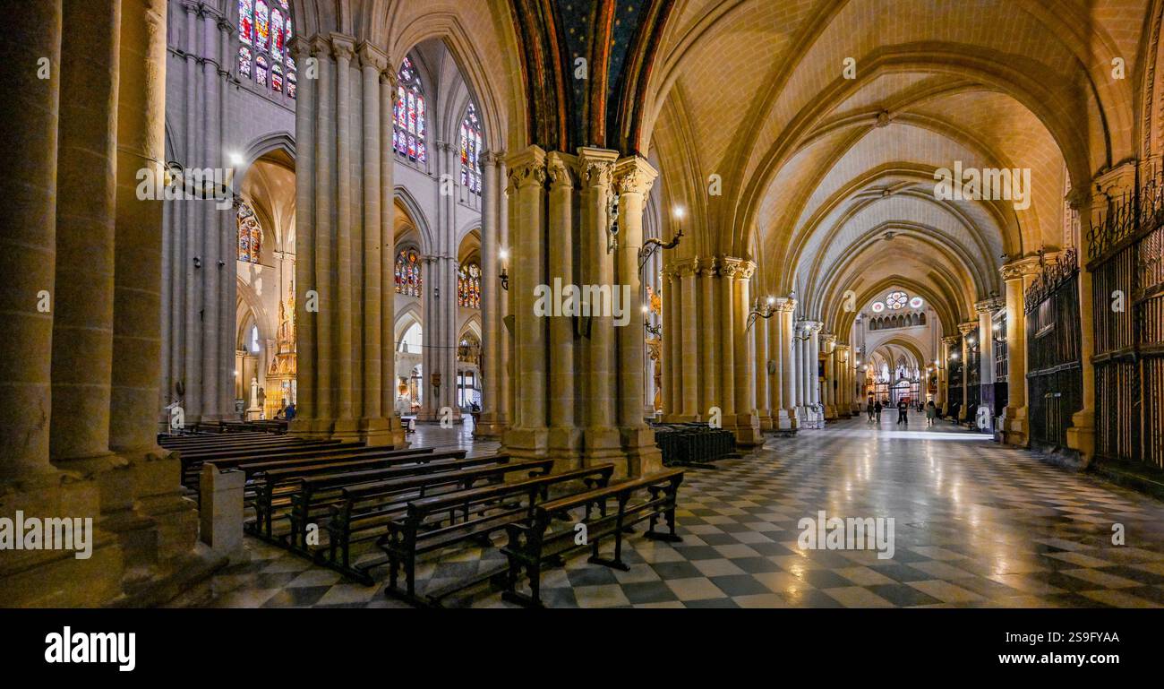 Interior of Toledo Cathedral, Spain Stock Photo - Alamy