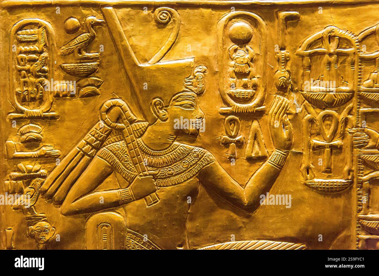 Egypt, treasure of king Tutankhamun, rear side of the golden naos ...