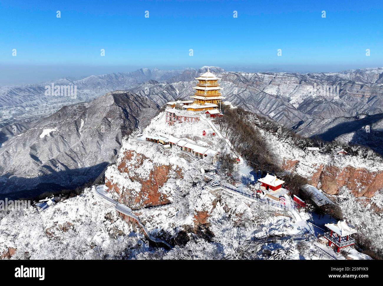 (250126) -- BEIJING, Jan. 26, 2025 (Xinhua) -- An aerial drone photo ...
