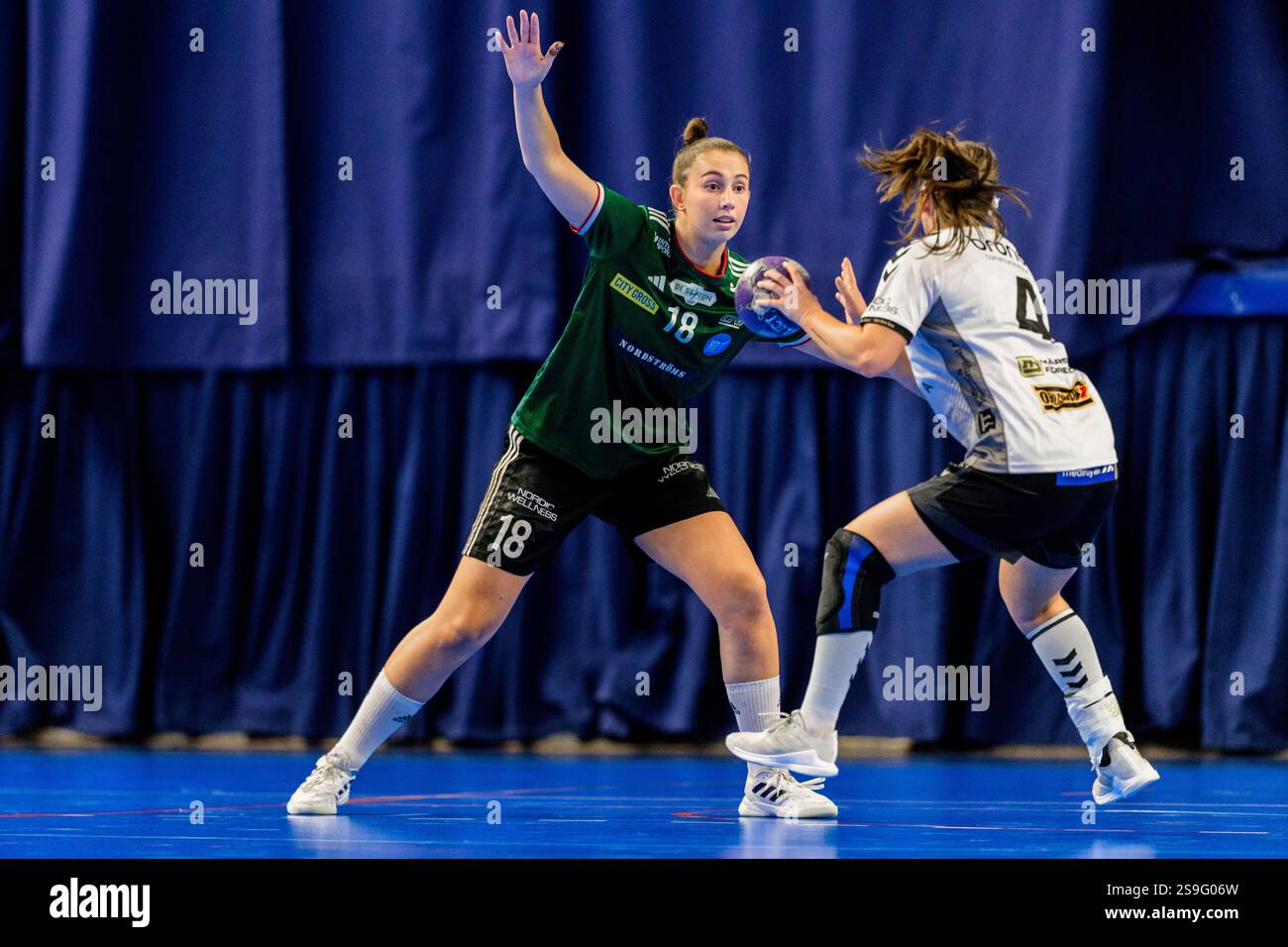 250126 OV Helsingborgs Sofia Andersen under handbollsmatchen i damernas Allsvenska mellan OV ...