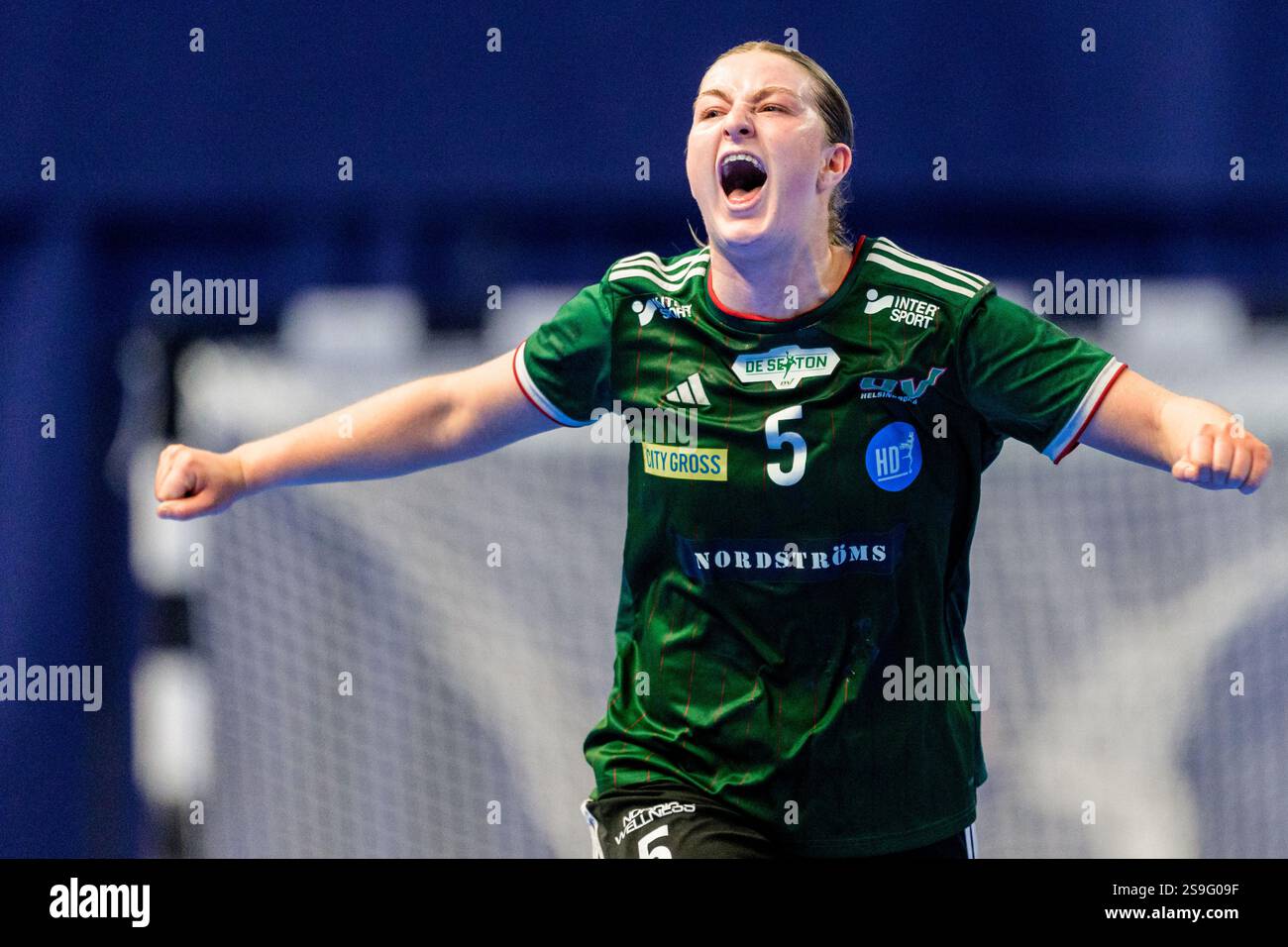 250126 OV Helsingborgs Alice Hirsch jublar under handbollsmatchen i ...