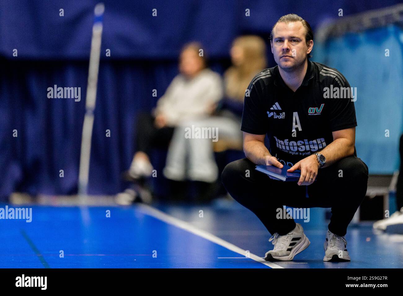 250126 OV Helsingborgs tränare Daniel Engdahl under handbollsmatchen i ...