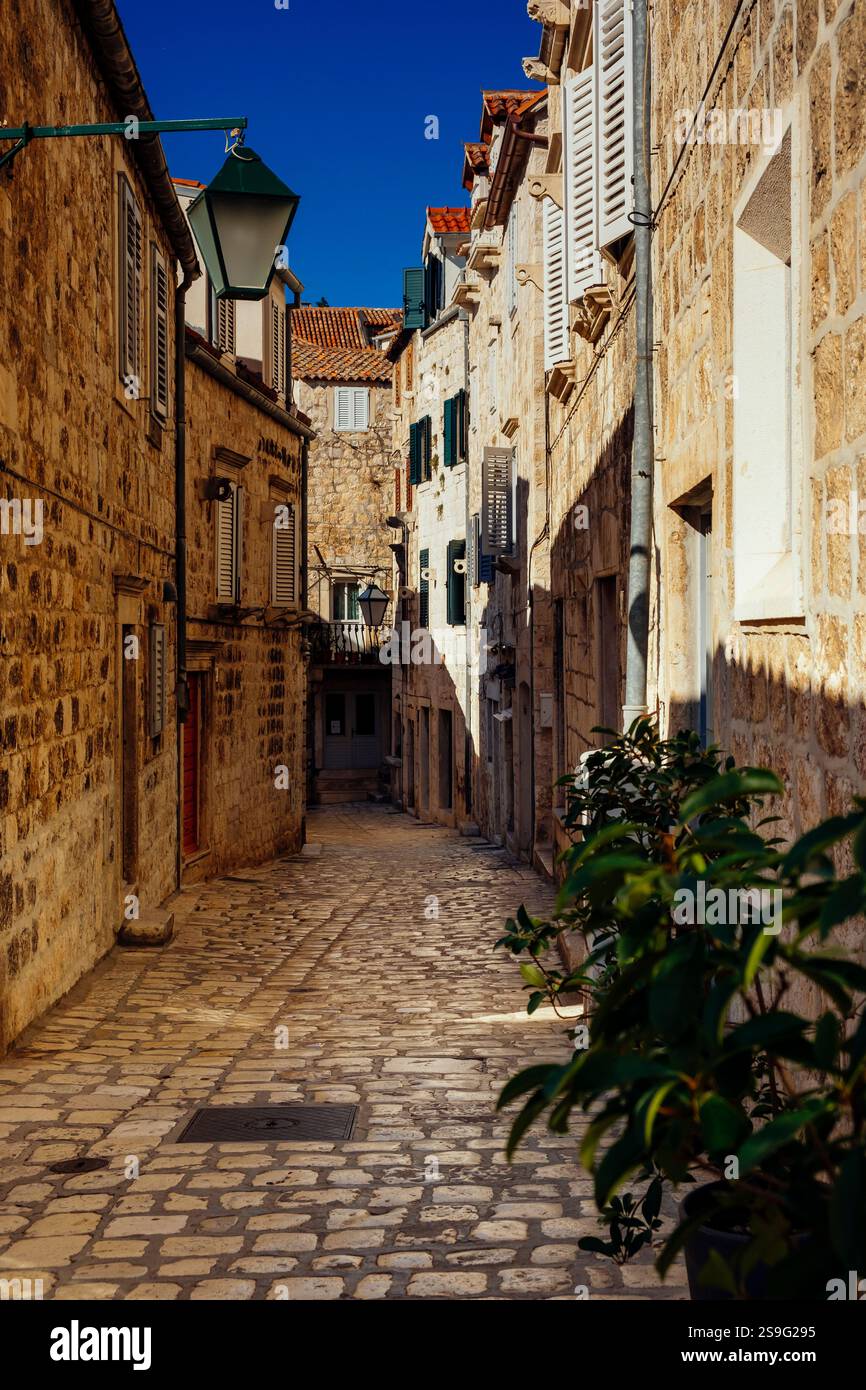 Cobbled street & old buildings of Old Town Hvar, Hvar, Croatia Stock ...