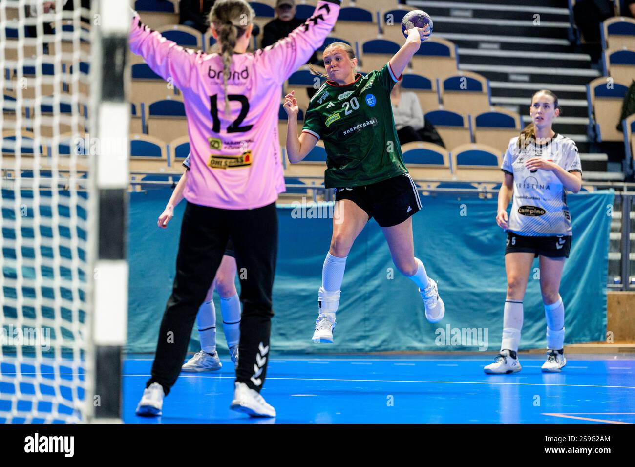 250126 OV Helsingborgs Alva Ohlson under handbollsmatchen i damernas Allsvenska mellan OV ...