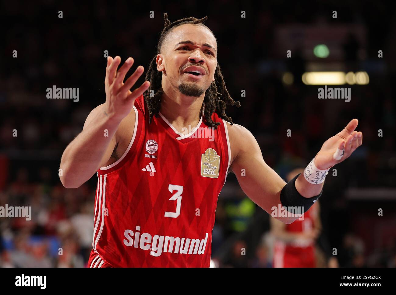 Carsen Edwards (FC Bayern Basketball, #3) gestikuliert. GER, FC Bayern ...