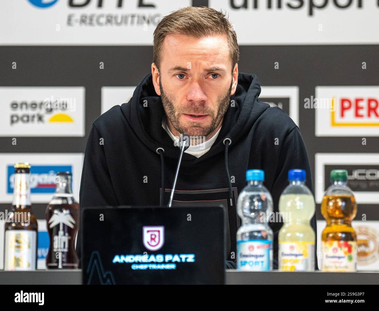 Andreas Patz, Cheftrainer (SSV Jahn Regensburg) ist nach dem Spiel ...