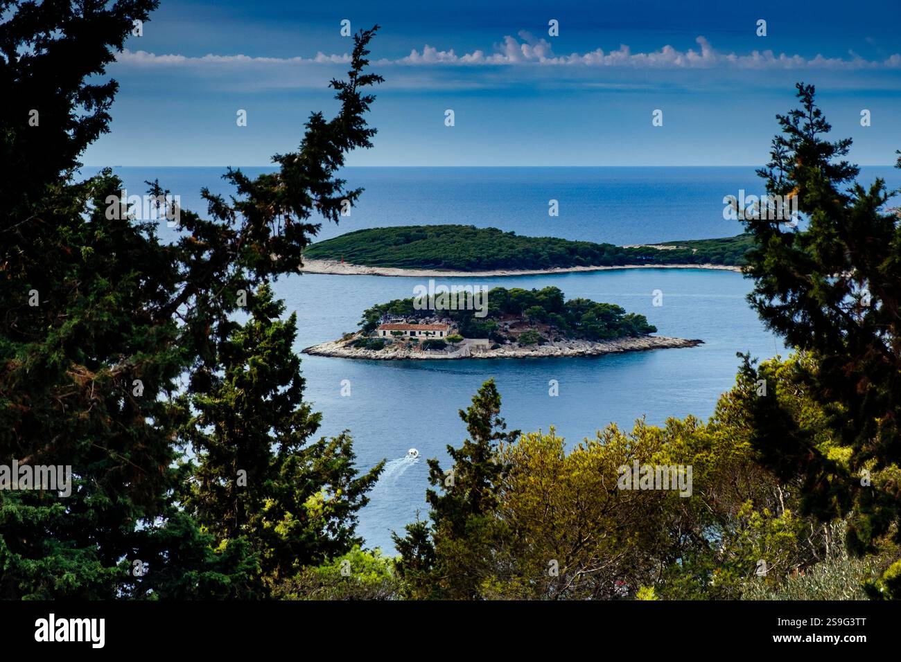 Galesnic Island & the Pakleni islands with speedboat form the Spanish ...