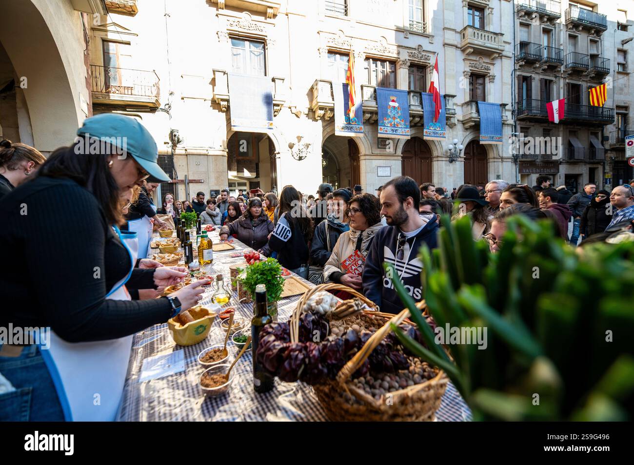 Dozens of people during the Festa de la Calçotada, on January 26, 2025 ...