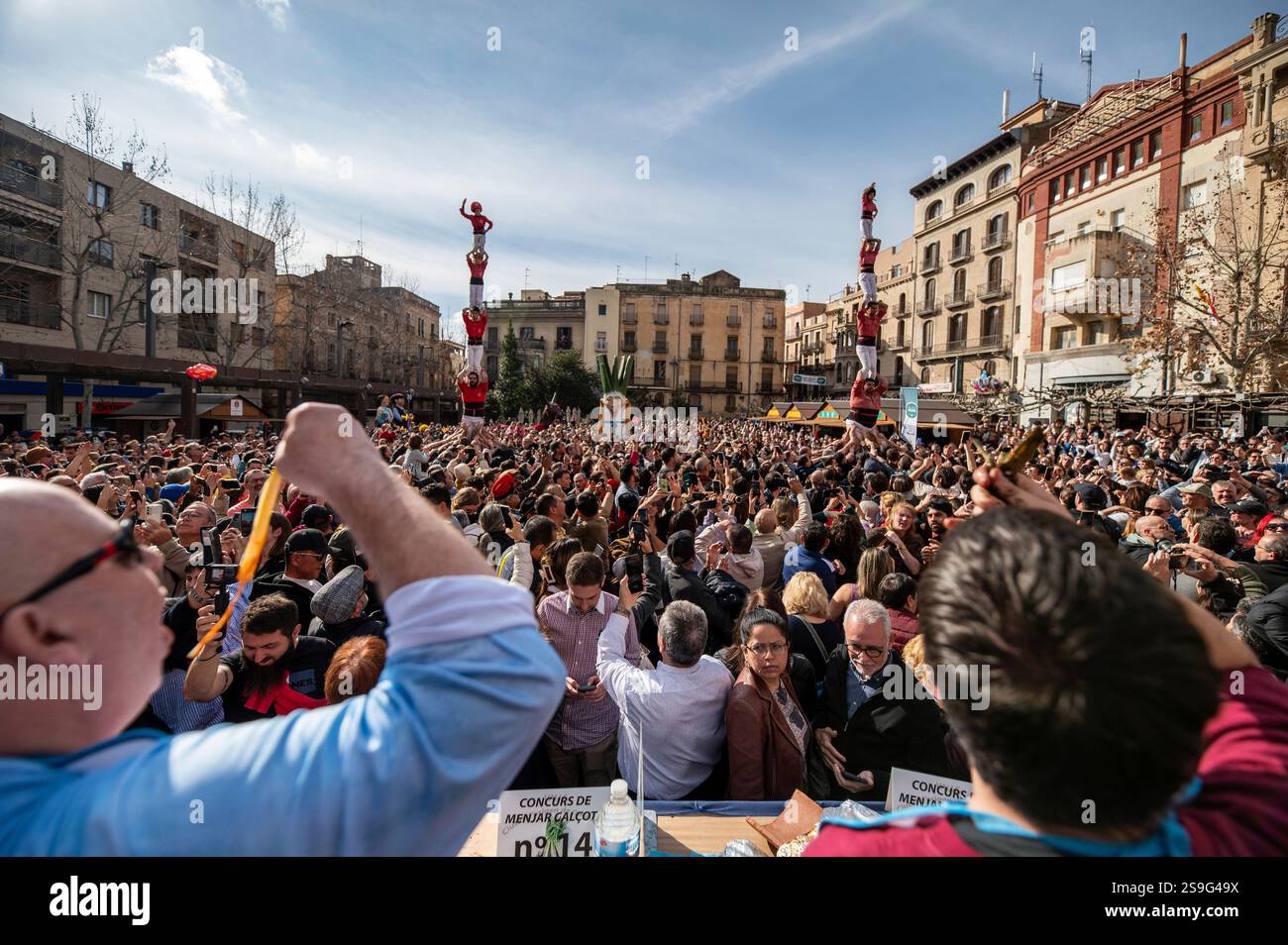 Hundreds of people watch the calçot eating contest during the Festa de ...