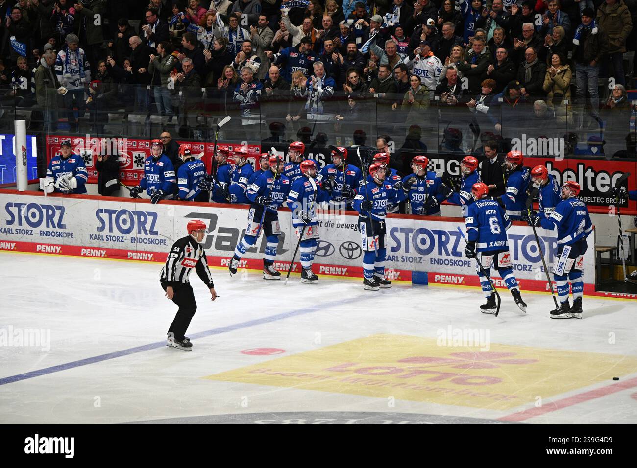 Jubel bei Sebastian Uvira (Schwenninger Wild Wings #93) Mirko Hoefflin ...