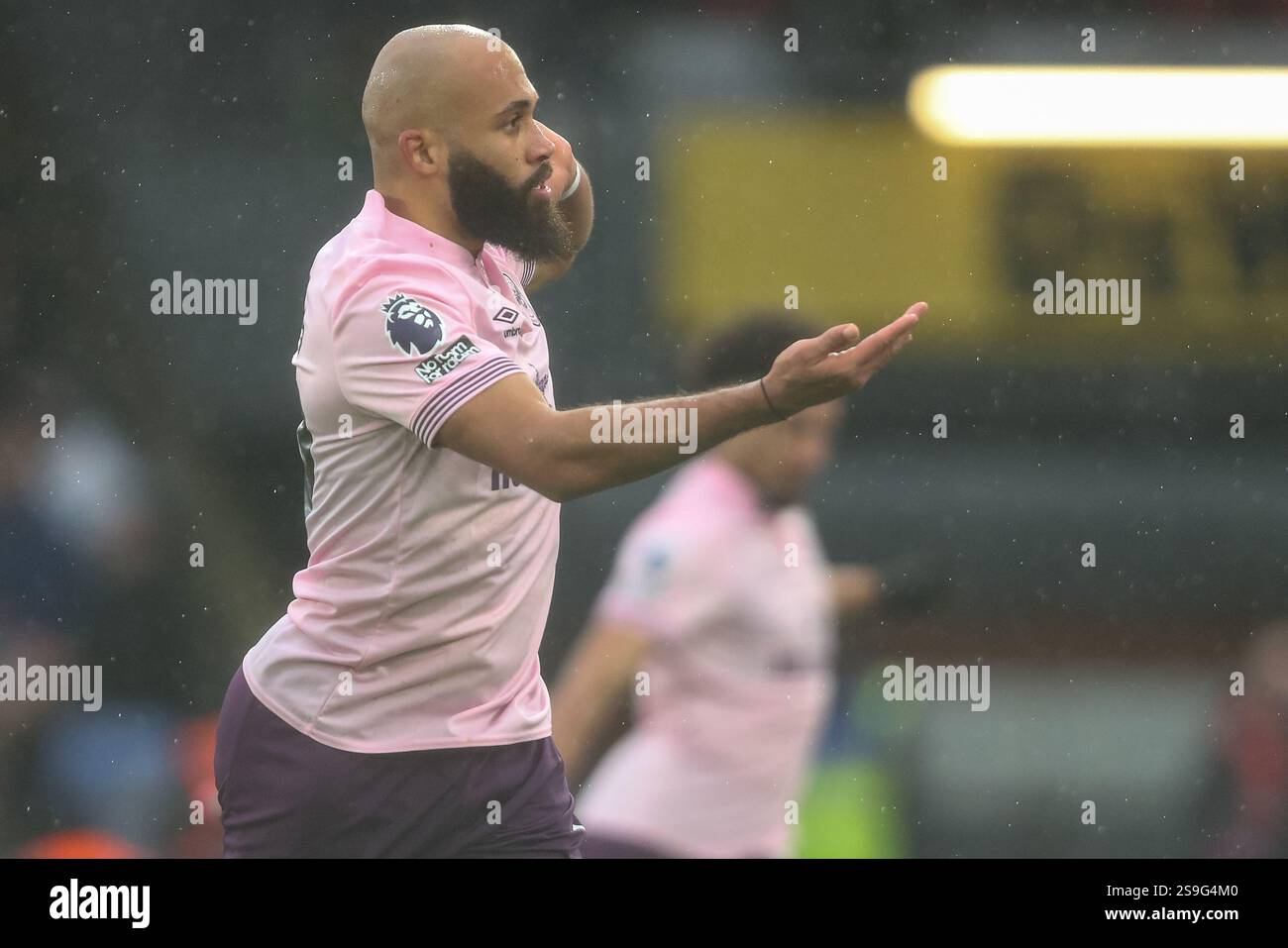 Bryan Mbeumo of Brentford celebrates his goal to make it 0-1 during the ...