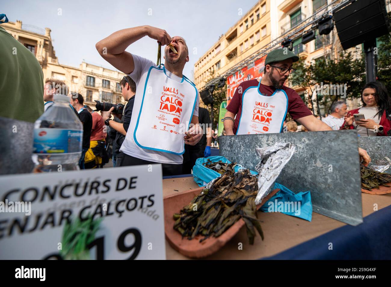 Calçot eating contest during the Festa de la Calçotada, on January 26 ...