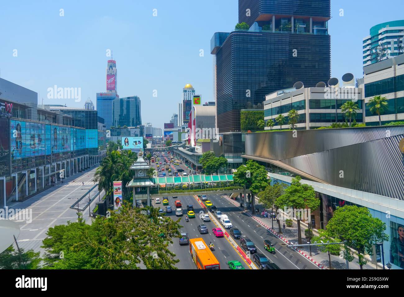 CentralWorld square Gaysorn village the largest famous square in the ...