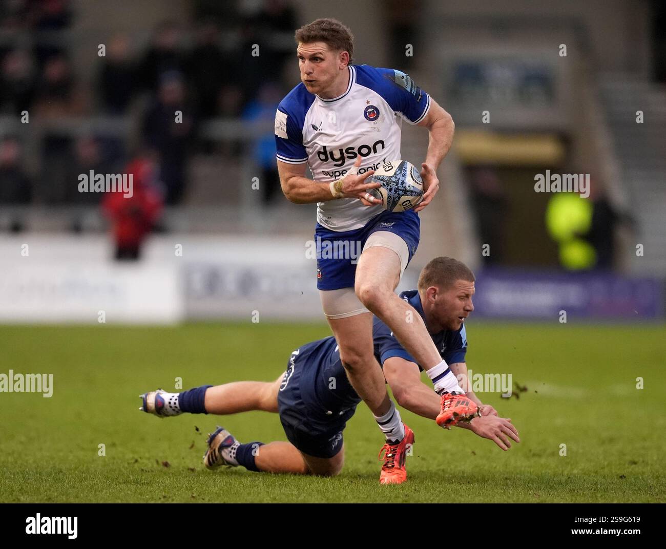 Bath's Ruaridh McConnochie beats Sale Sharks' Robert du Preez before ...