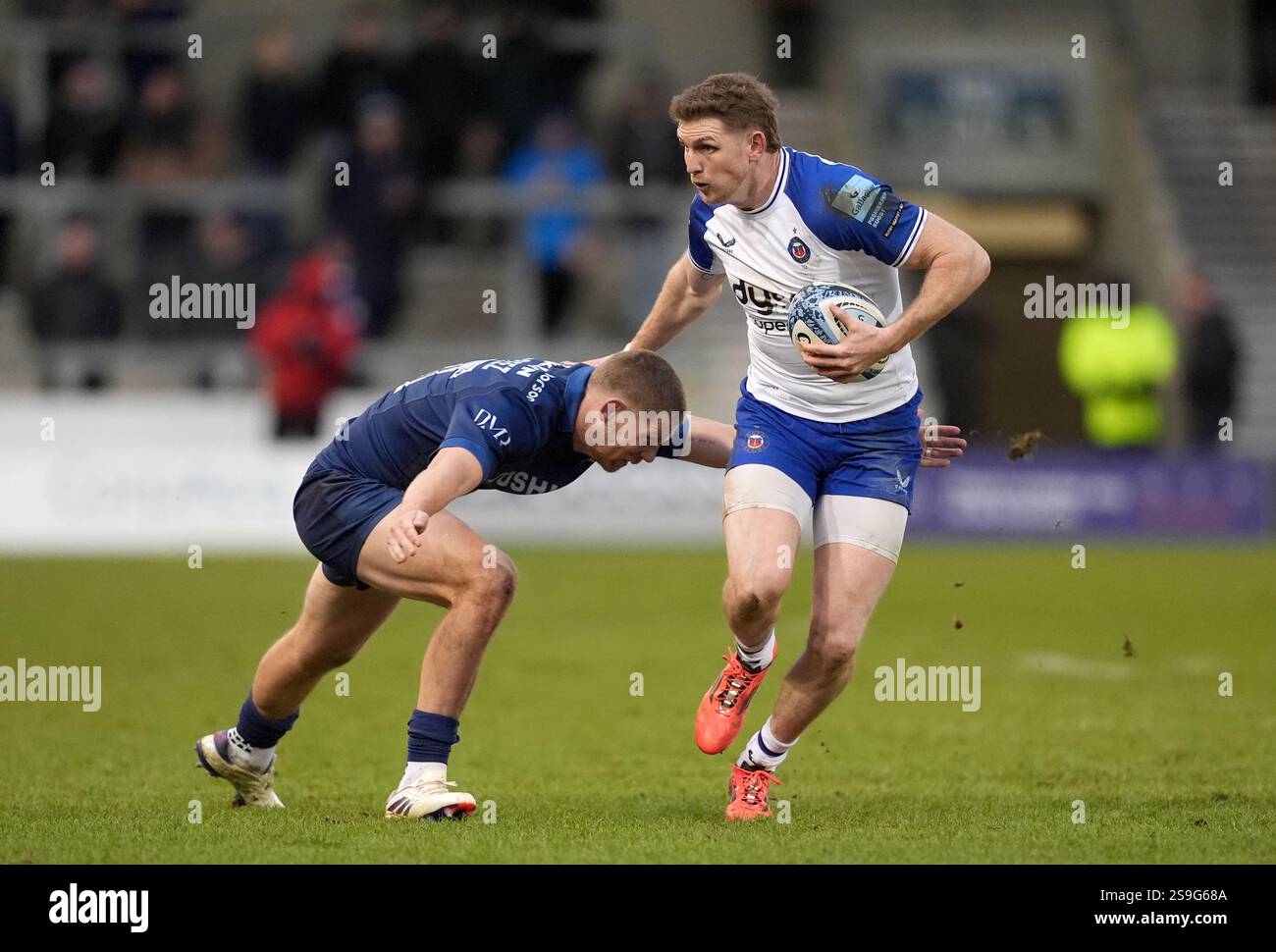 Bath's Ruaridh McConnochie beats Sale Sharks' Robert du Preez before ...