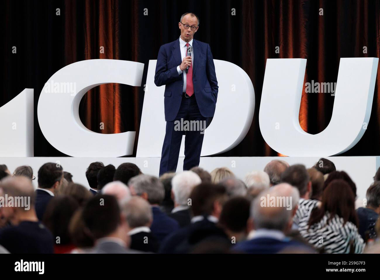 26 January 2025, North Rhine-Westphalia, Menden: Chancellor candidate ...