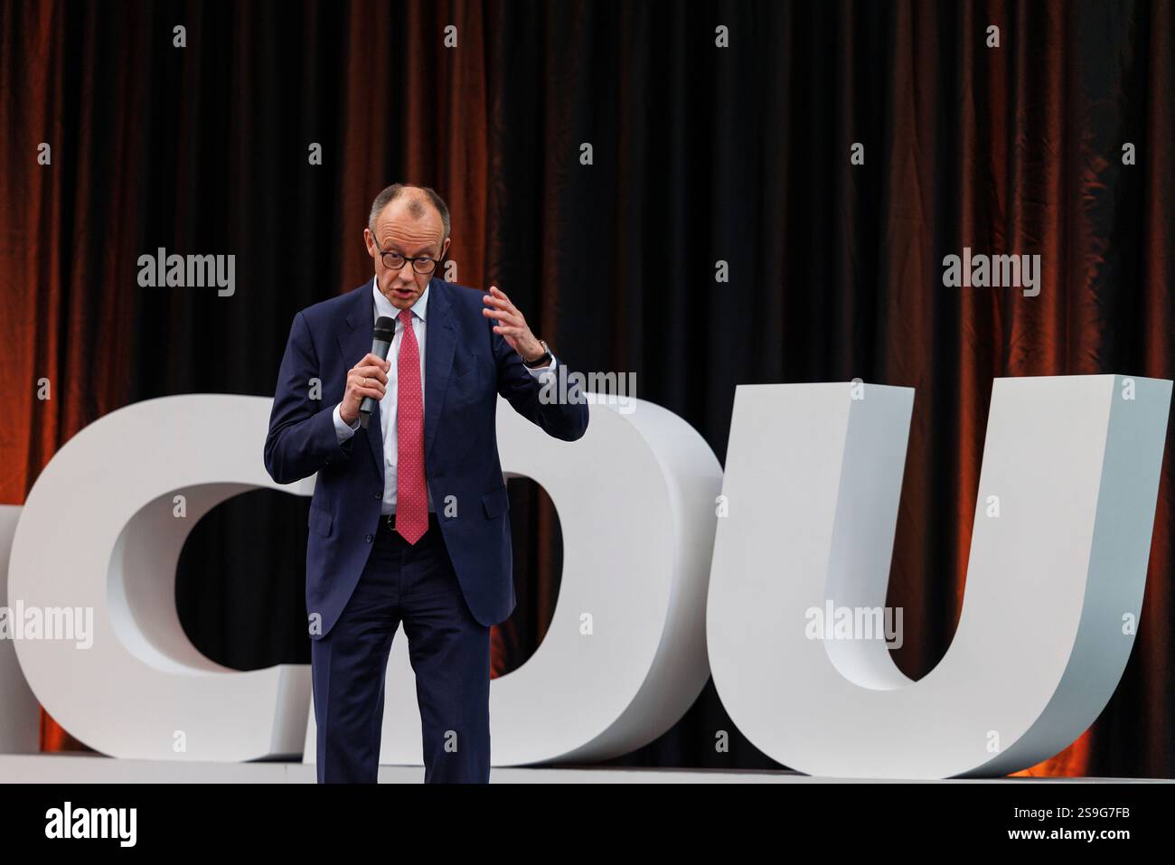 26 January 2025, North Rhine-Westphalia, Menden: Chancellor candidate ...
