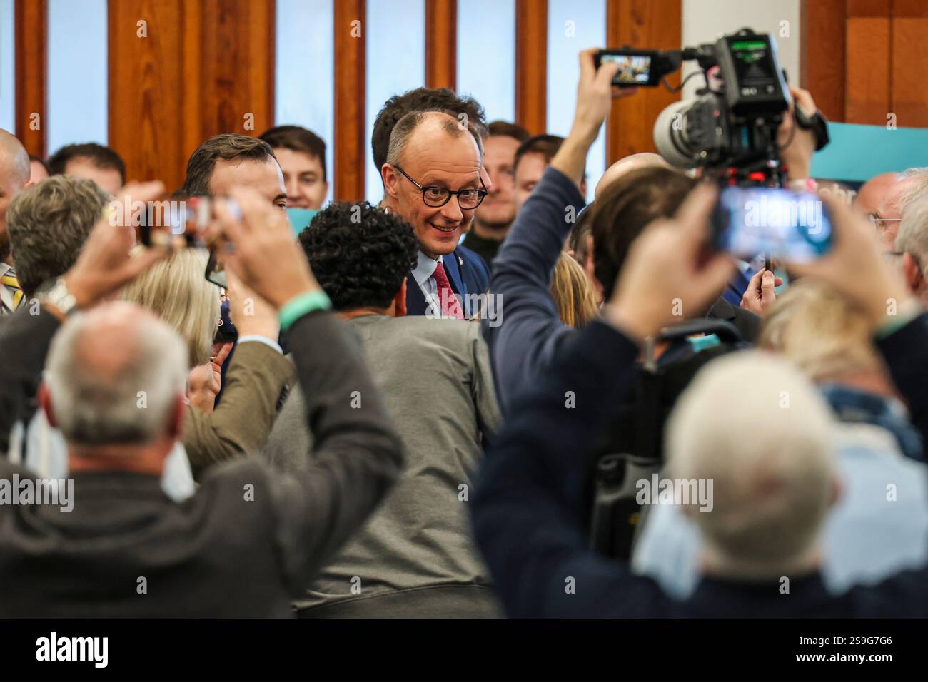 26 January 2025, North Rhine-Westphalia, Menden: Chancellor candidate ...