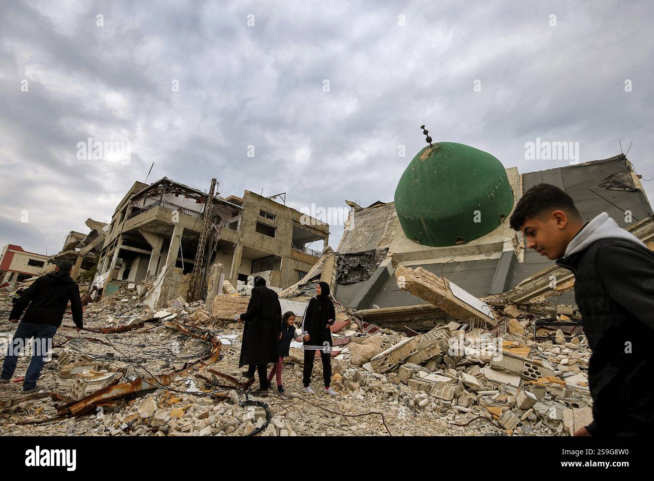 26 January 2025, Lebanon, Ayta ash-Shaab: Lebanese Muslim Shiites walk ...