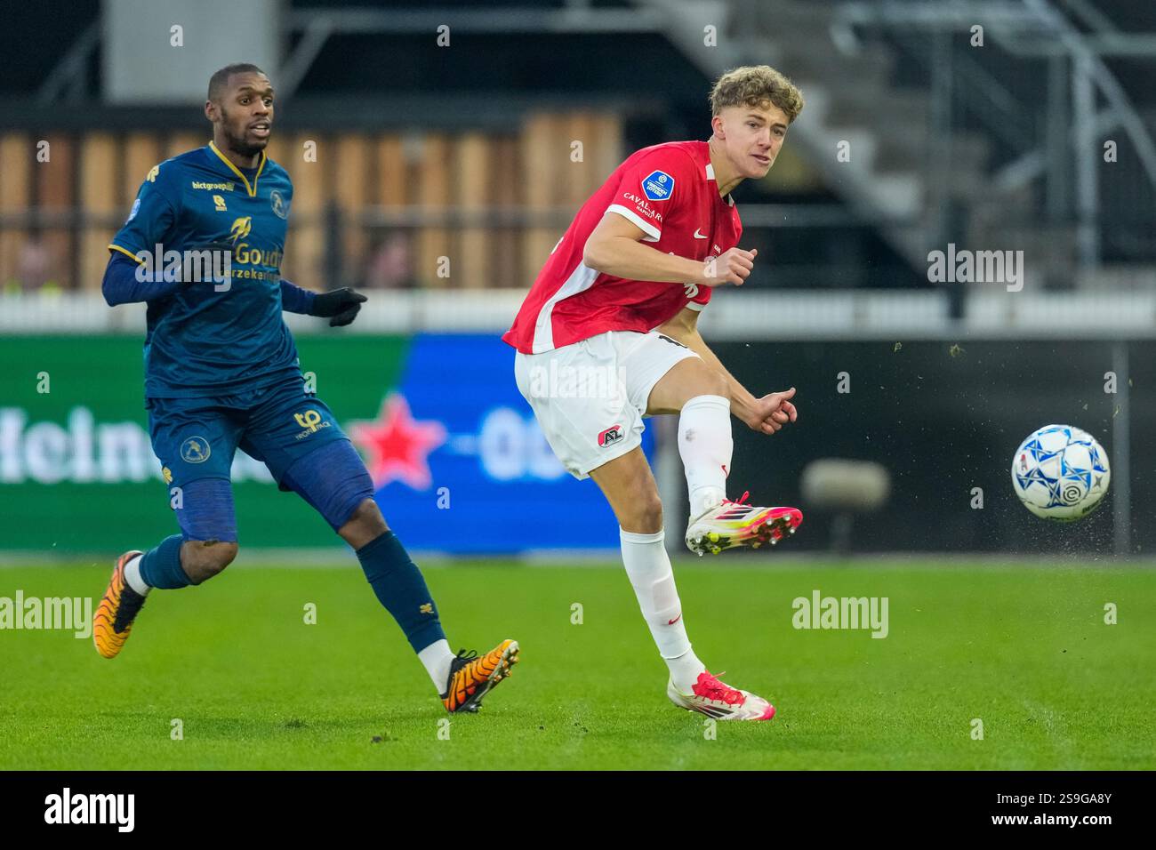 ALKMAAR, NETHERLANDS - JANUARY 26: Sven Mijnans of AZ kicks the ball during a Dutch Eredivisie ...