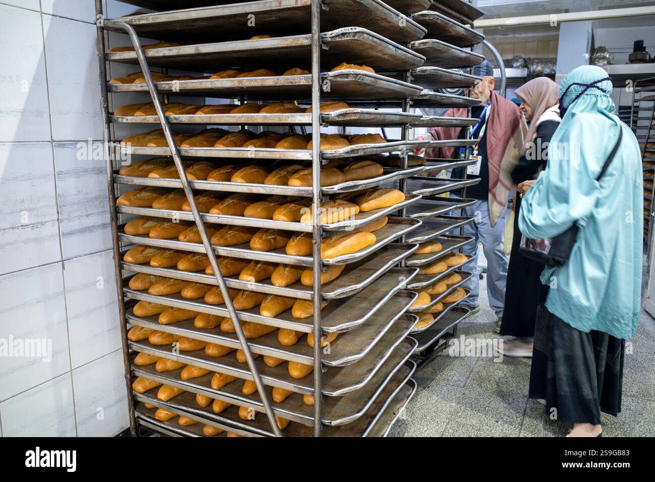 Bread making factory hi-res stock photography and images - Alamy