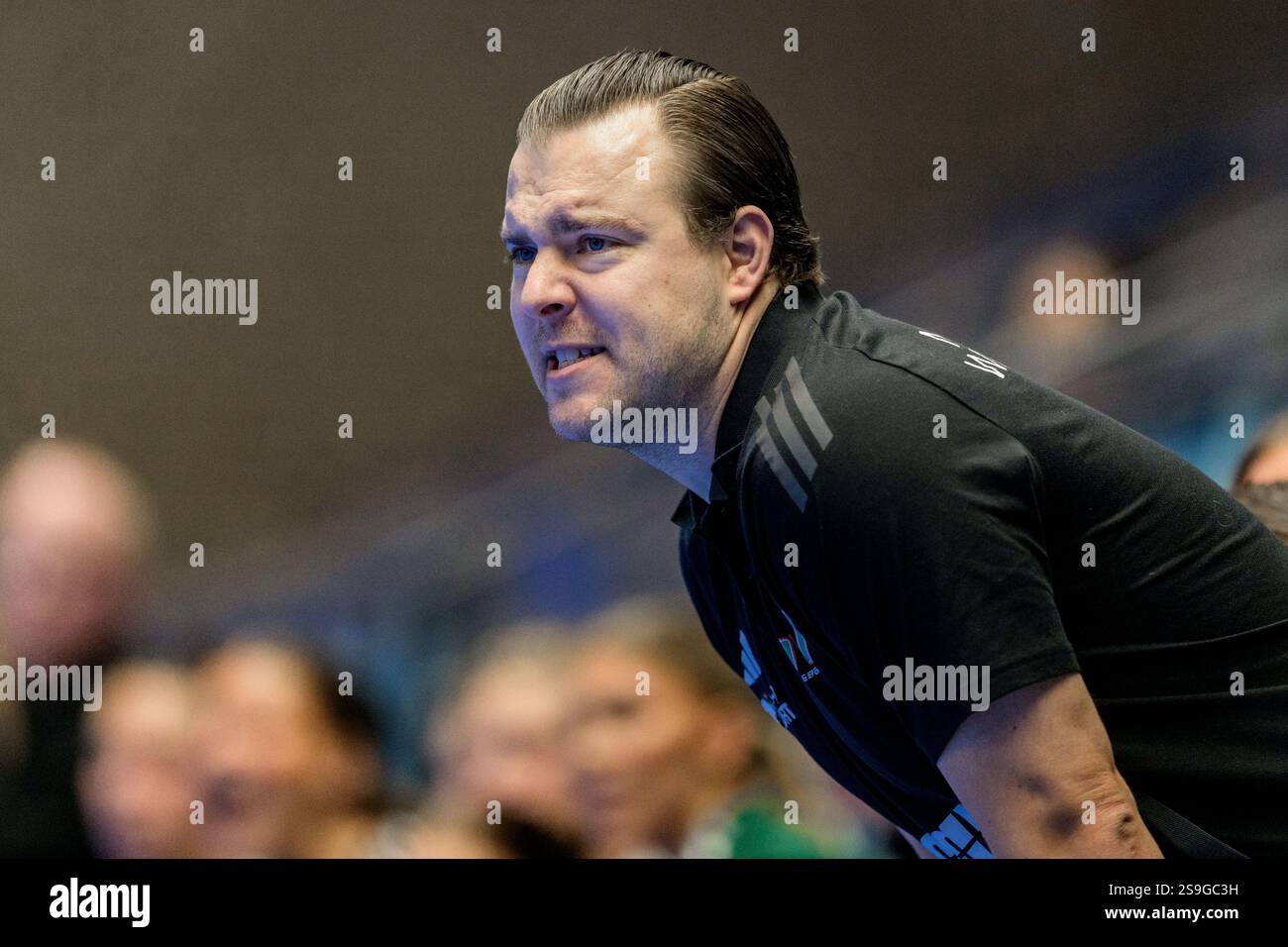 250126 OV Helsingborgs tränare Daniel Engdahl under handbollsmatchen i ...