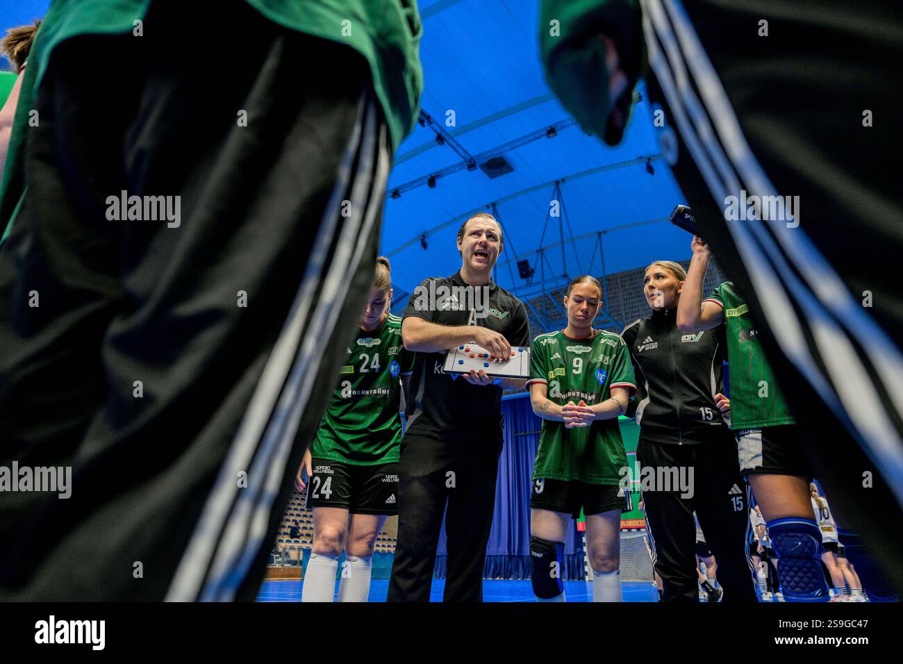 250126 OV Helsingborgs tränare Daniel Engdahl under handbollsmatchen i ...