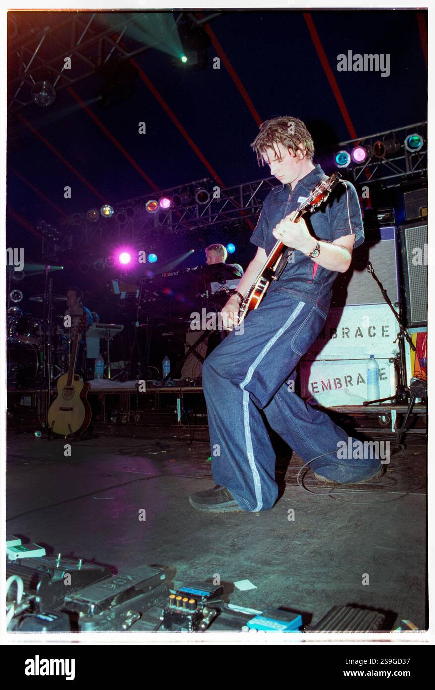 EMBRACE, READING FESTIVAL, 2000: Richard McNamara guitarist playing ...