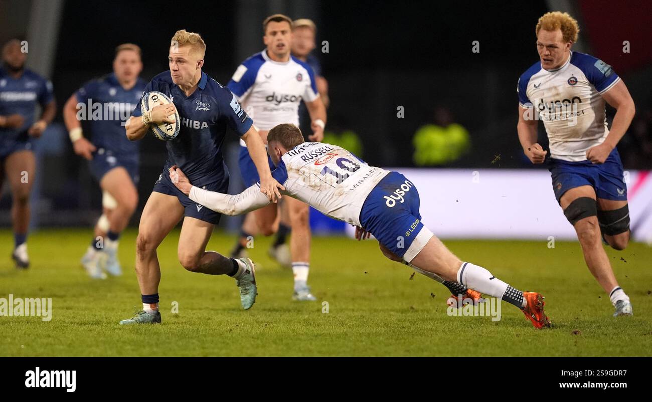 Sale Sharks' Arron Reed and Bath's Finn Russell in action during the ...