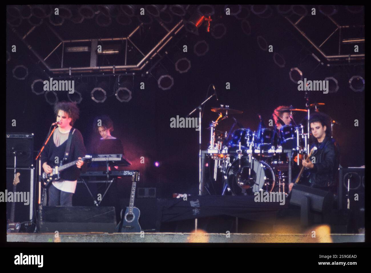THE CURE, FULL BAND, GLASTONBURY FESTIVAL, 1990: The Cure play their ...