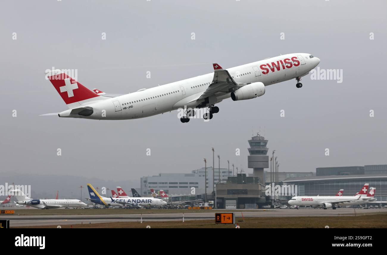 Ein Passagierflugzeug der Schweizer Fluggesellschaft Swiss vom Typ ...