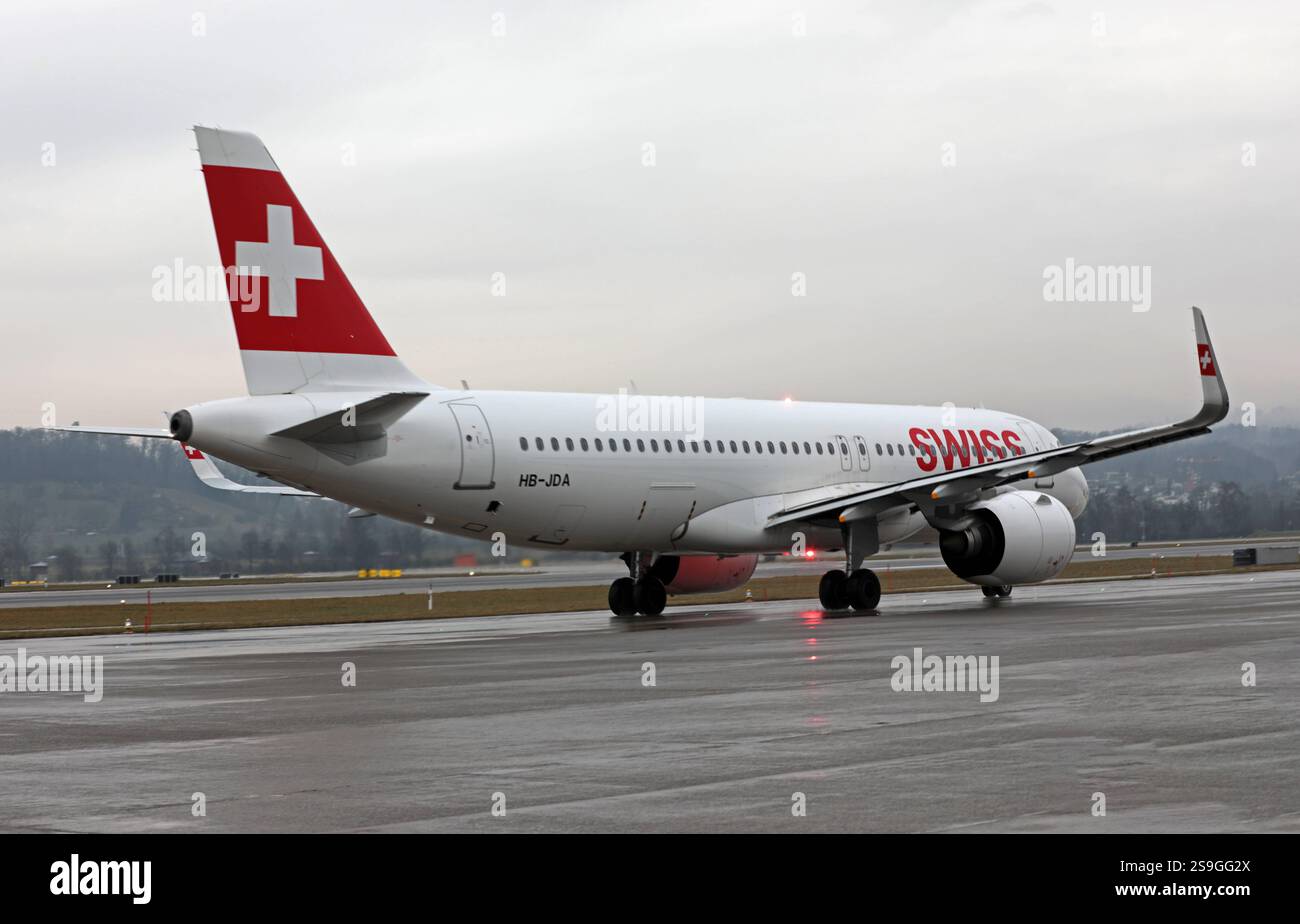 Ein Passagierflugzeug der Schweizer Fluggesellschaft Swiss vom Typ ...