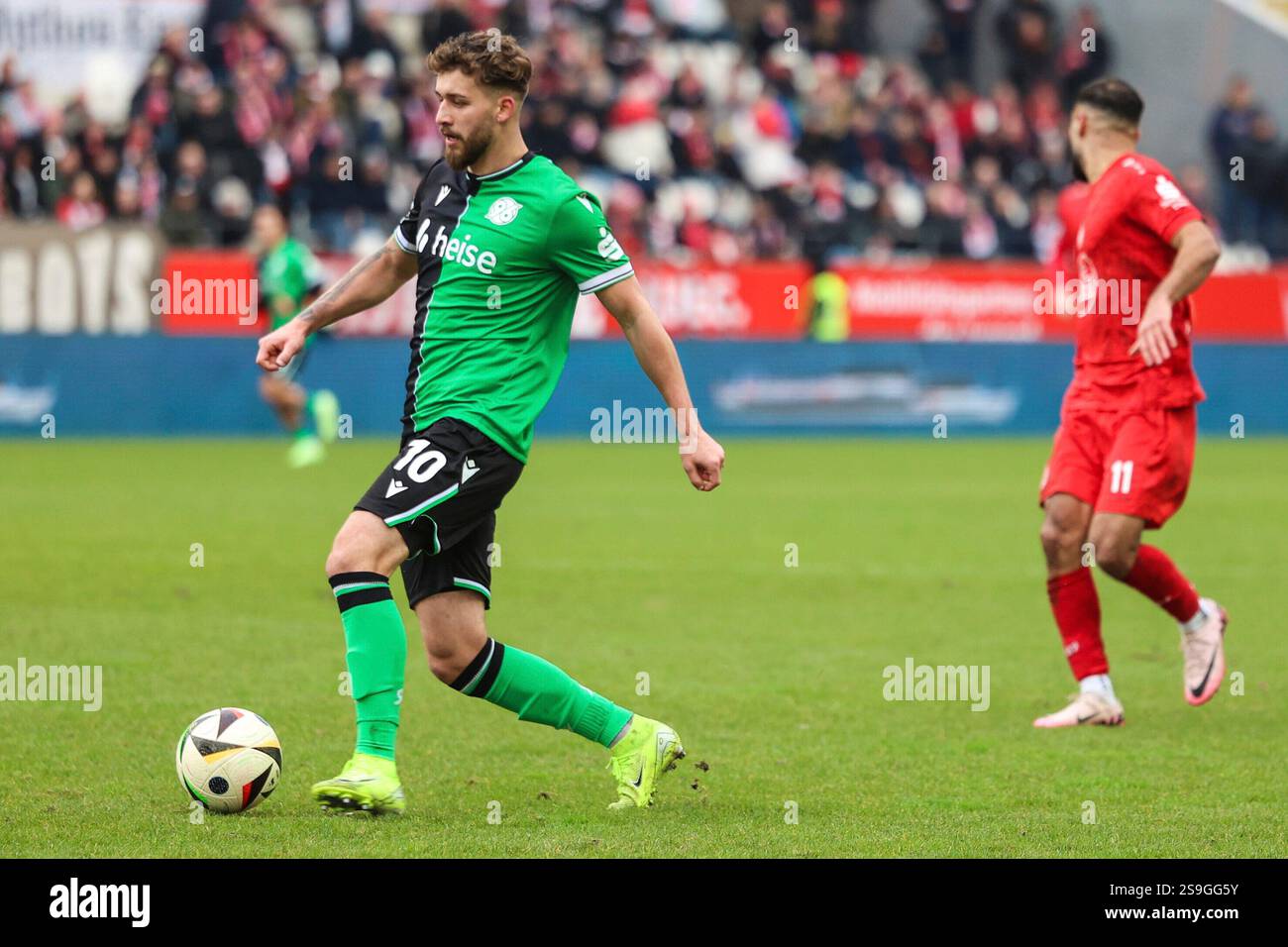 Eric Uhlmann (H96) Rot-Weiss Essen (RWE, Rot Weiß Essen) gegen Hannover ...
