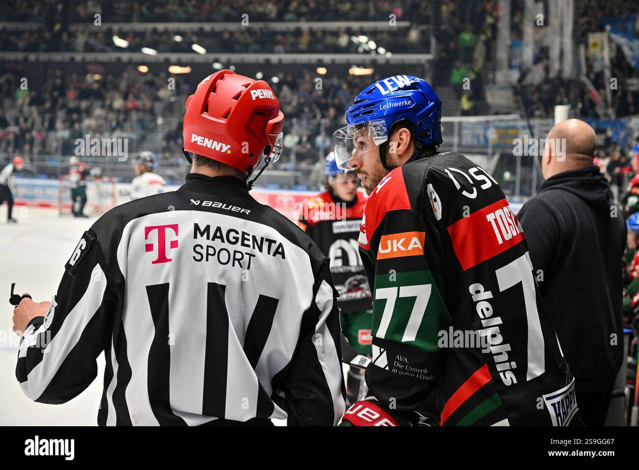 im Gespreach mit dem Linienrichter - Luca TOSTO (Augsburger Panther #77 ...