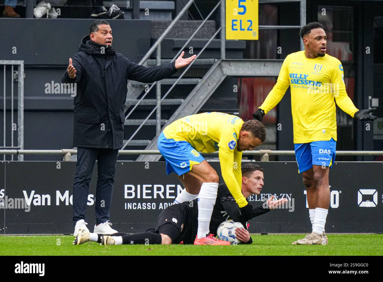 WAALWIJK, NETHERLANDS - JANUARY 26: head coach Henk Fraser of RKC ...