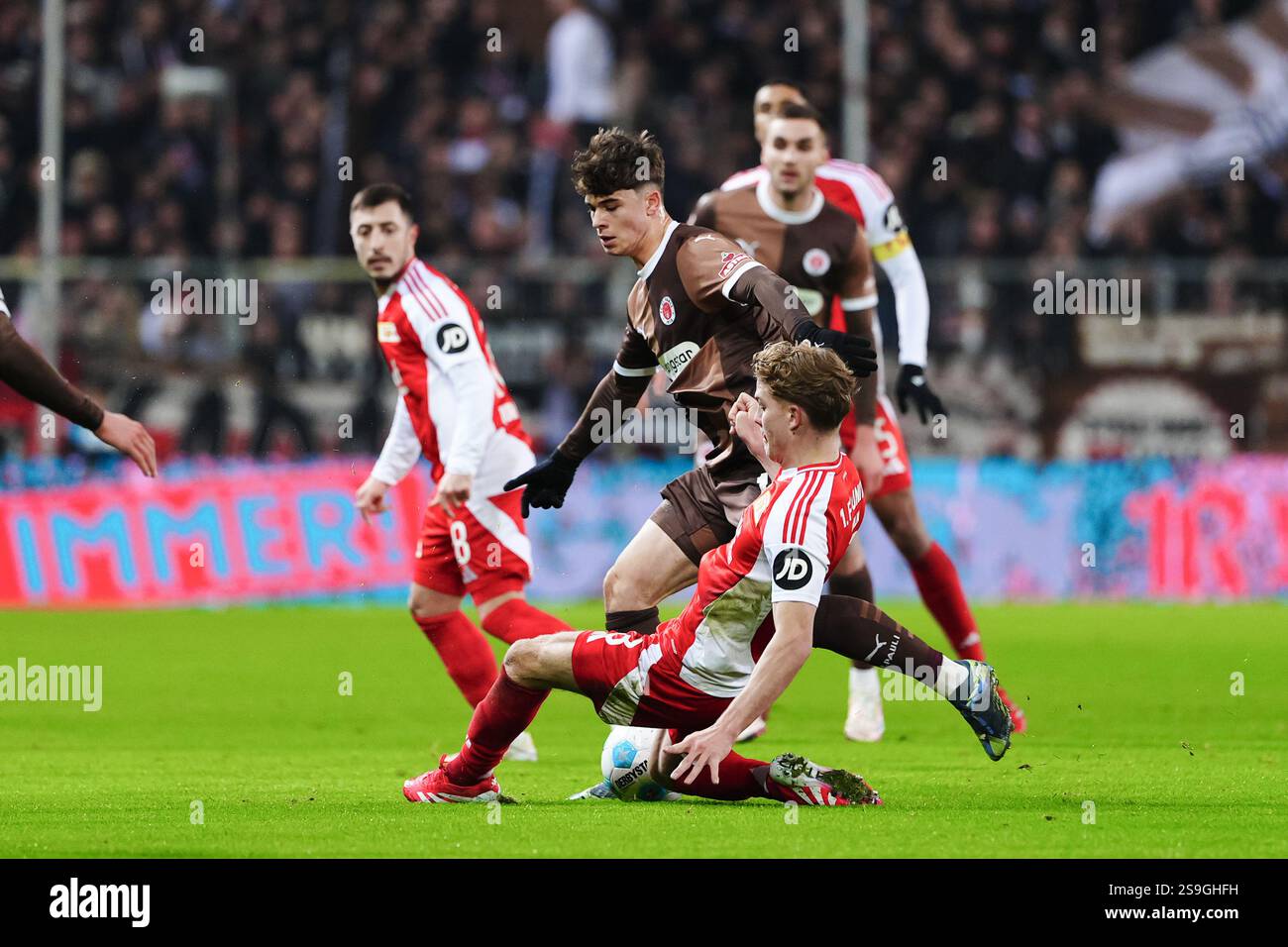 Philipp Treu (FC St. Pauli, #23), Andras Schaefer (1. FC Union Berlin ...